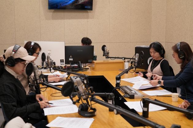 안성미디어센터 미디어 동아리 제작 콘텐츠, OBS FM '경인마을라디오' 방송센터 활동 단체가 직접 만든 콘텐츠 99.9 OBS 라디오를 통해 송출되어 청취자와 소통